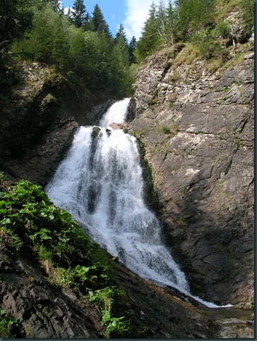 Romanian Tourism: Cascada Rachitele (Vălul Miresei)